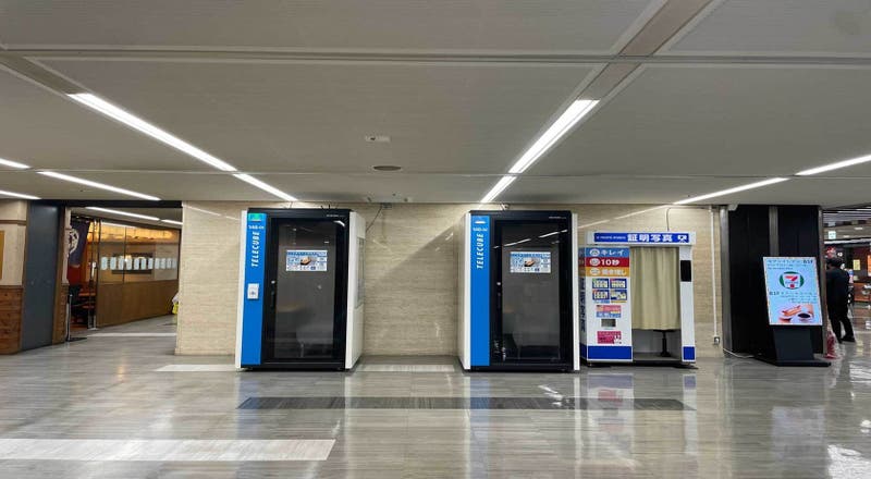 【テレキューブ】パレスサイドビルの個室型ワークブース（148-02）です。視線と音を遮る、プライベートな集中環境。