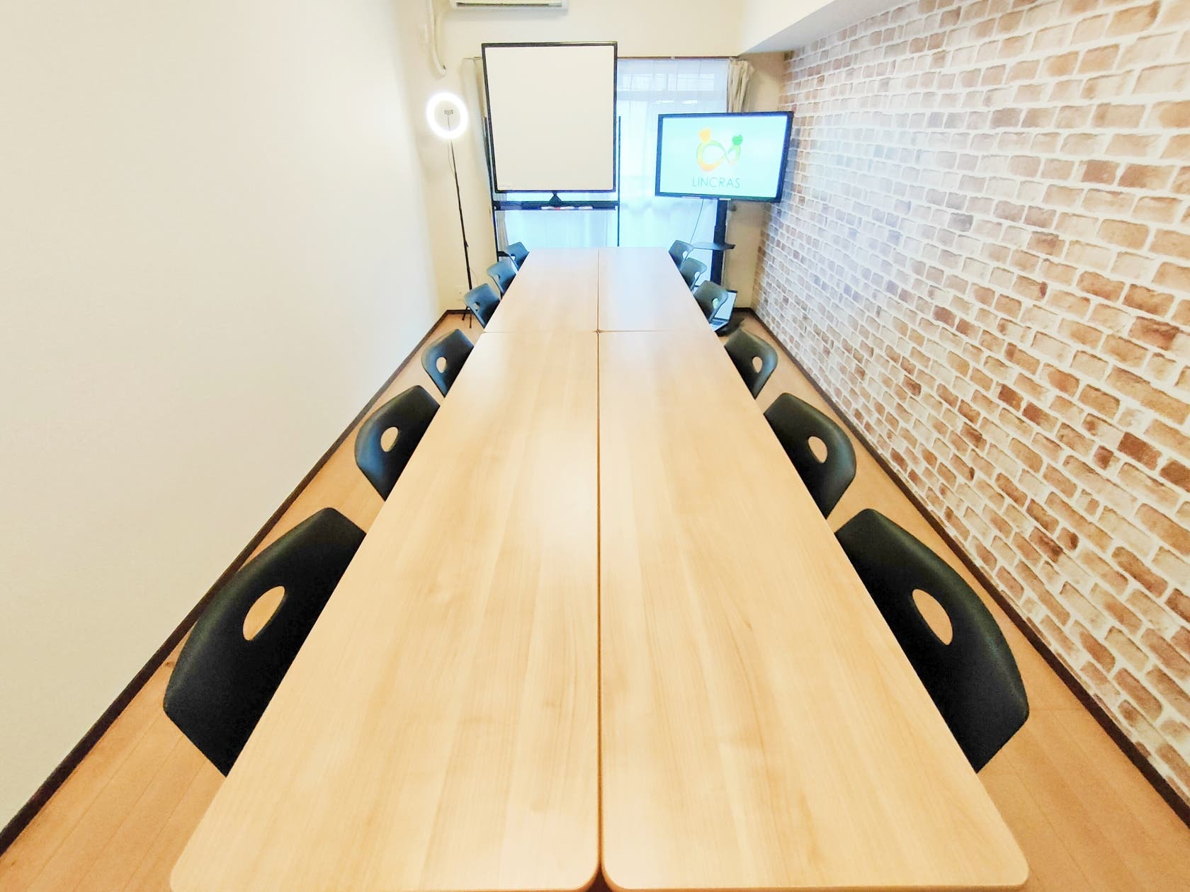 〈トーカン博多2〉【博多駅5分/最大16名】設備無料/高速光Wi-Fi/モニター/ホワイトボード/リングライトの写真1