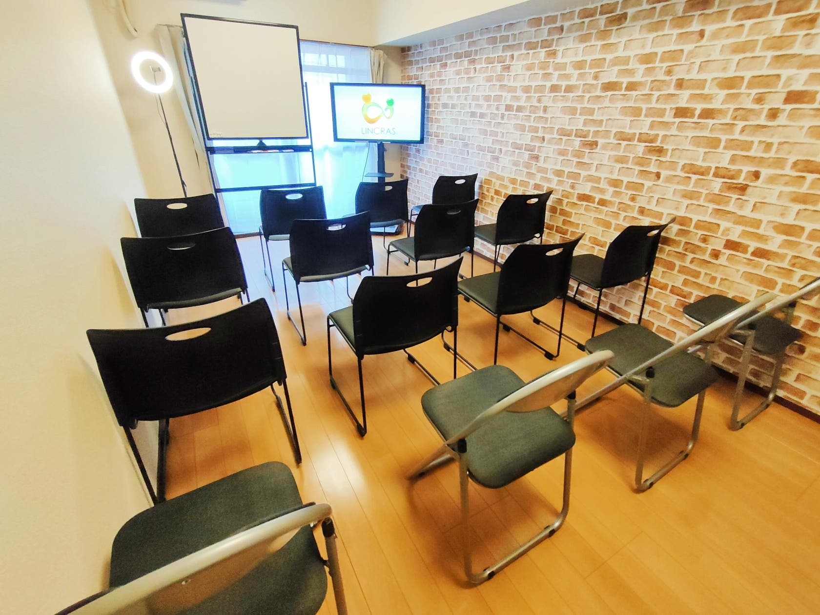 〈トーカン博多2〉【博多駅5分/最大16名】設備無料/高速光Wi-Fi/モニター/ホワイトボード/リングライトの写真5