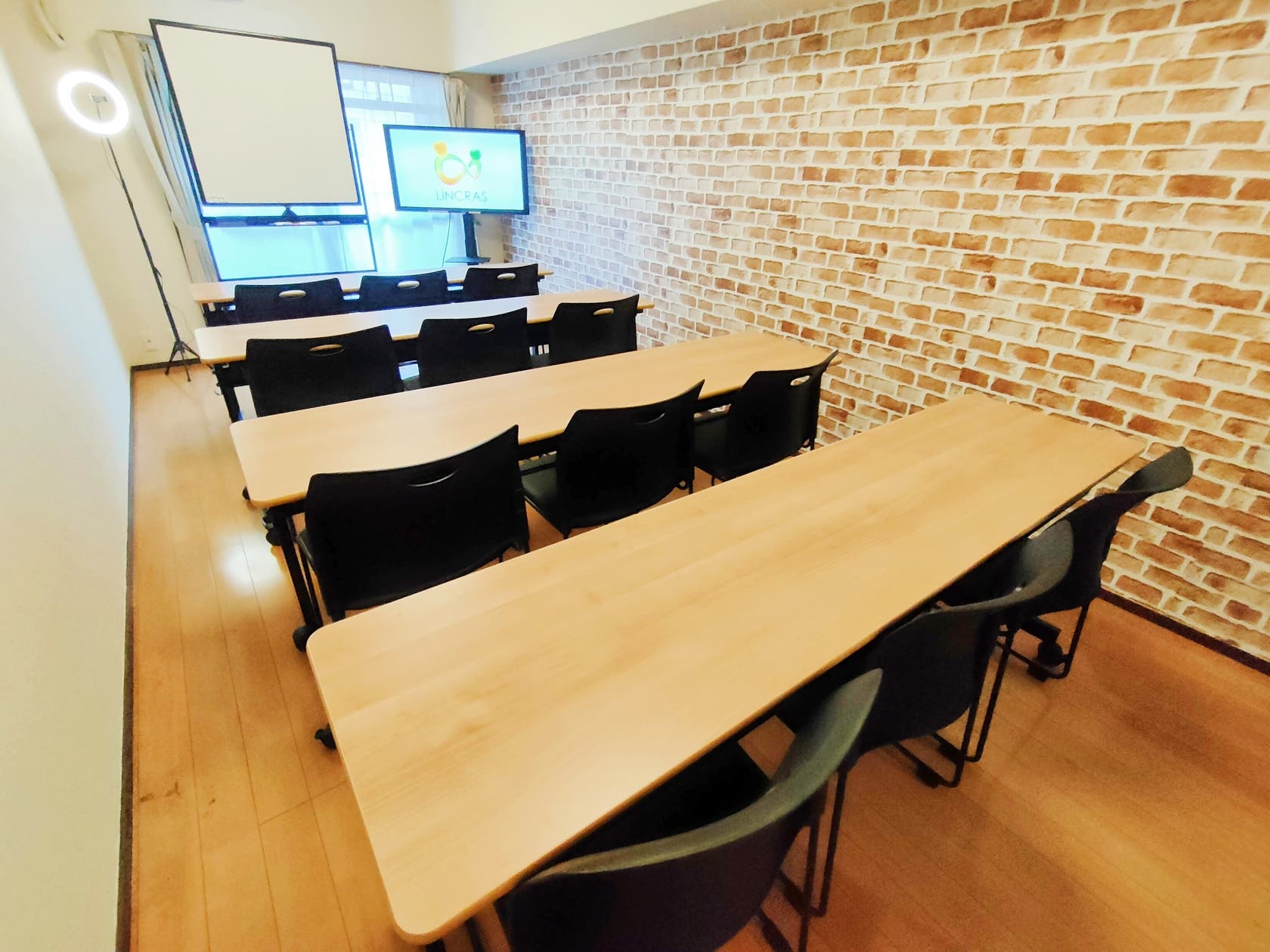 〈トーカン博多2〉【博多駅5分/最大16名】設備無料/高速光Wi-Fi/モニター/ホワイトボード/リングライトの写真3