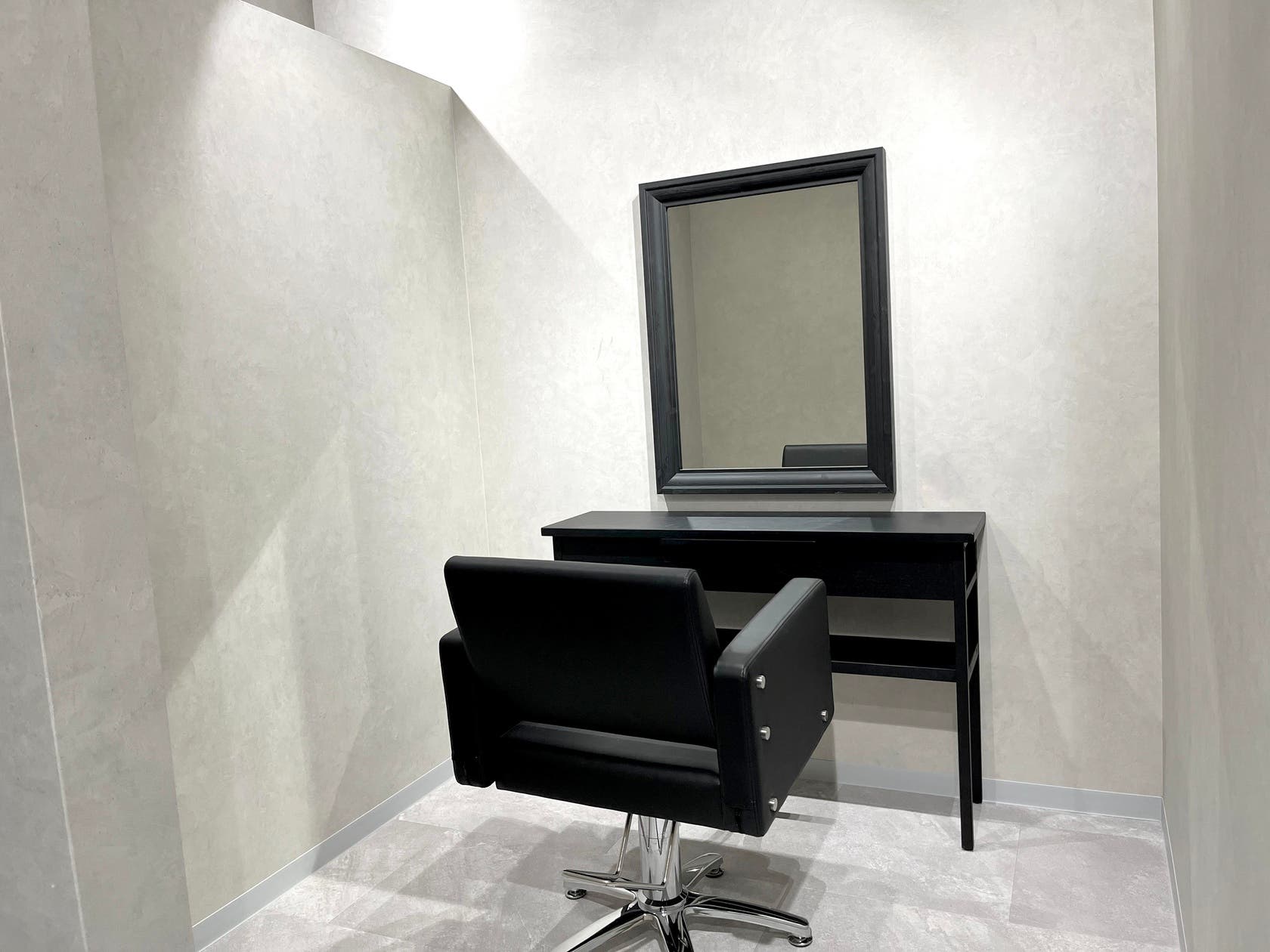 【心斎橋駅徒歩3分】個室シェアサロン✨美容室の写真1