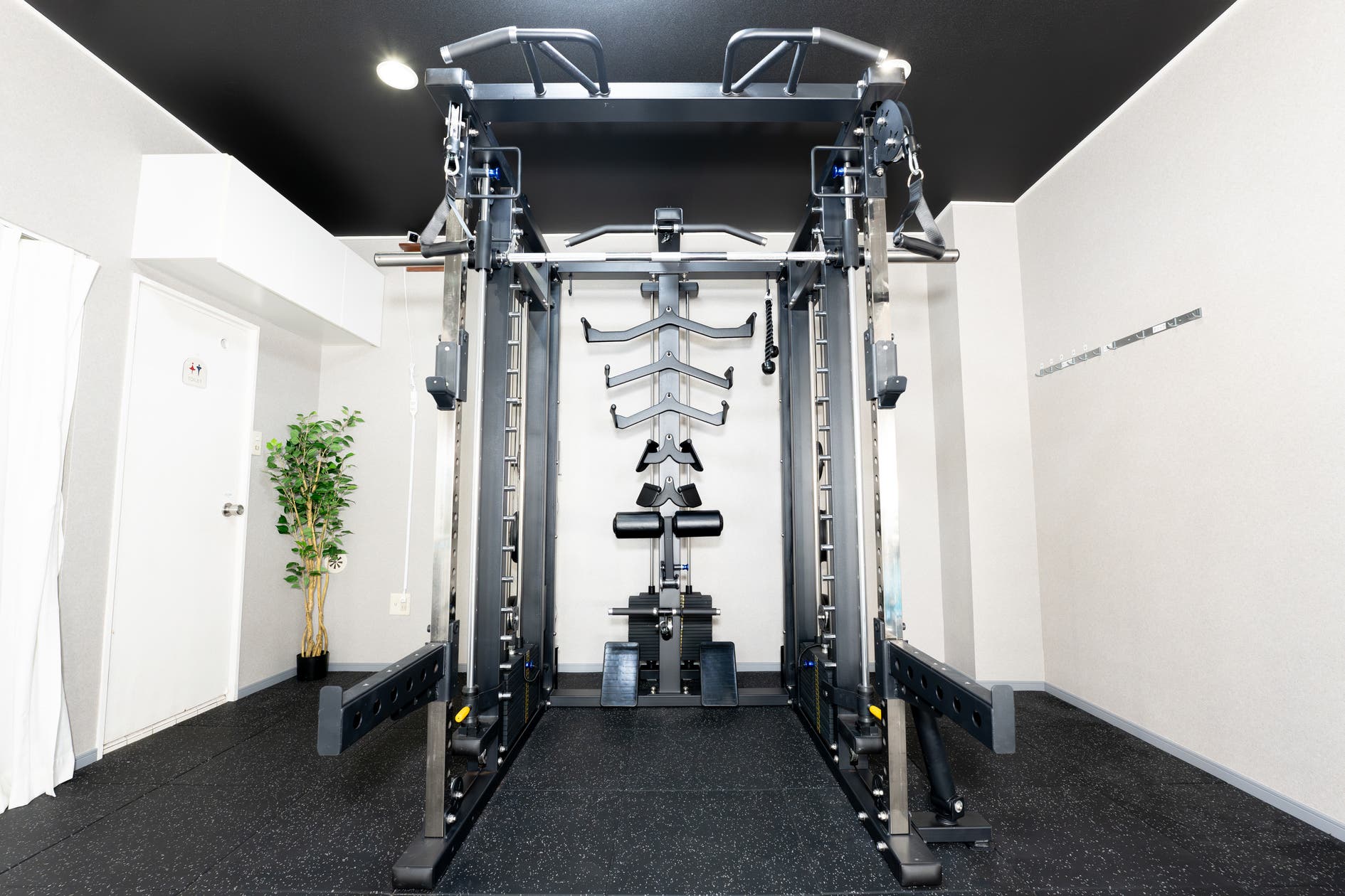 OPEN記念で池袋西口最安価格【池袋駅5分】1日1回スタッフ完全清掃のハイクオリティレンタルジムの写真4