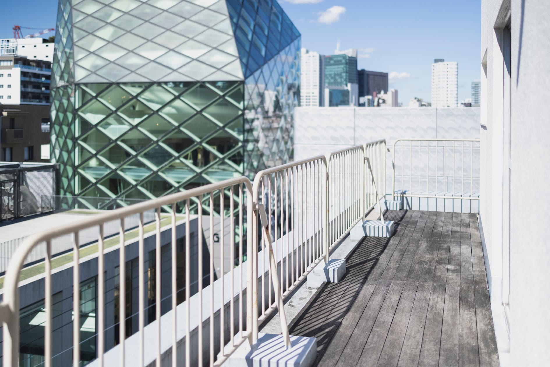 【表参道駅徒歩3分】アイランドキッチン完備 自然光溢れる撮影スタジオの写真12