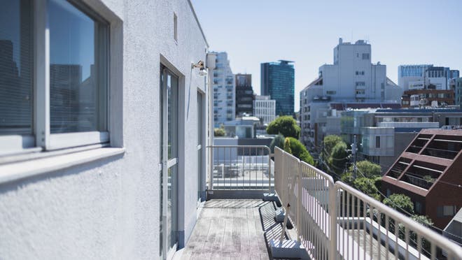 【表参道駅徒歩3分】アイランドキッチン完備 自然光溢れる撮影スタジオの写真5