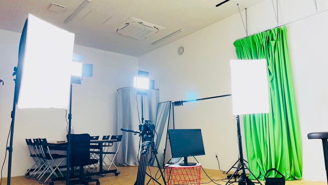 川口駅西口のセルフ写真スタジオ!カメラ等の撮影機材や小道具を各種取り揃えています!の写真15