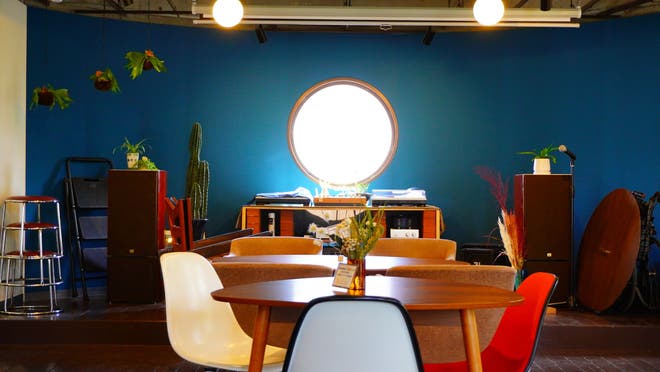 小手指駅から徒歩3分 音楽学校をリノベしたカフェ空間(ステージ・ピアノあり)の写真1