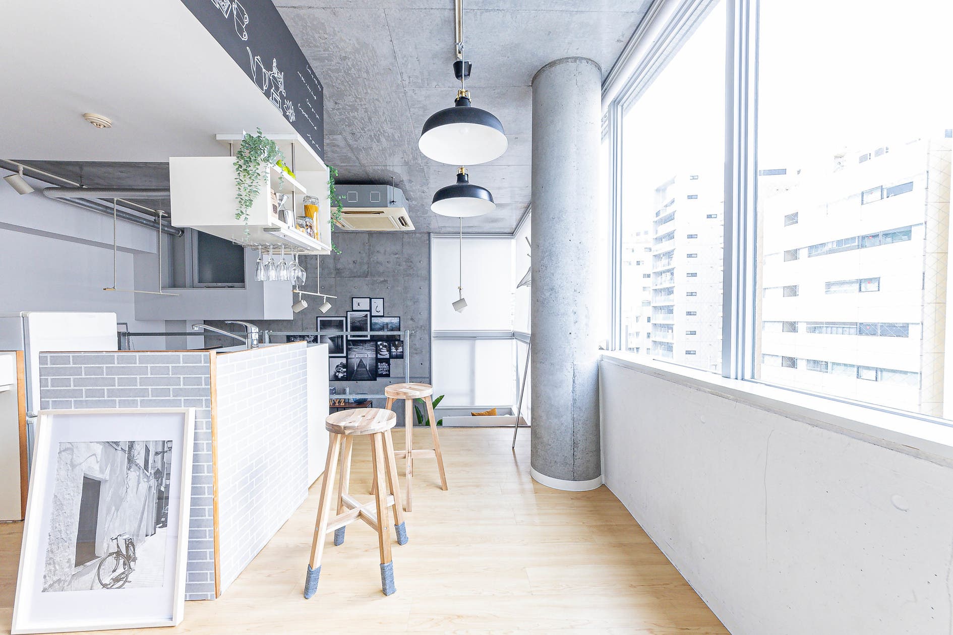 Ａ２．［天井高4M・2面採光］多面性のあるスタイリッシュ空間　MV/対談/カフェ/バス/ベッドの写真2