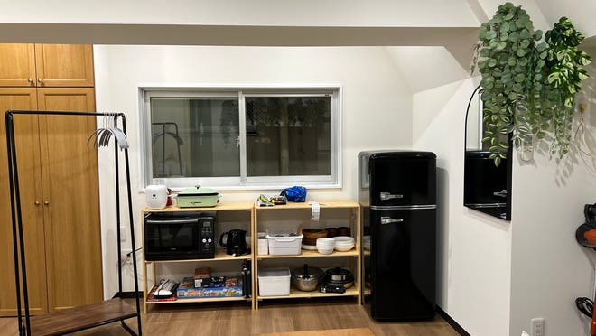 渋谷駅徒歩6分🚶♀️白×木目の大人おしゃれスぺース🌿女子会・推し活・誕生日会・映画鑑賞✨65型TV◎忘年会・クリスマス🎄の写真21