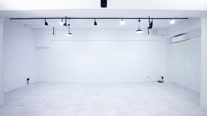 【大阪駅から1駅】駅近徒歩3分!80平米の撮影スタジオ/ダンス撮影可/高速ネット有/照明無料レンタルの写真1
