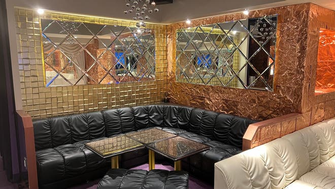 【新橋駅からのアクセス抜群】新橋駅から徒歩1分。最大30名収容の高級感あるパーティールーム。Wi-Fi・カラオケ設備完備!の写真3