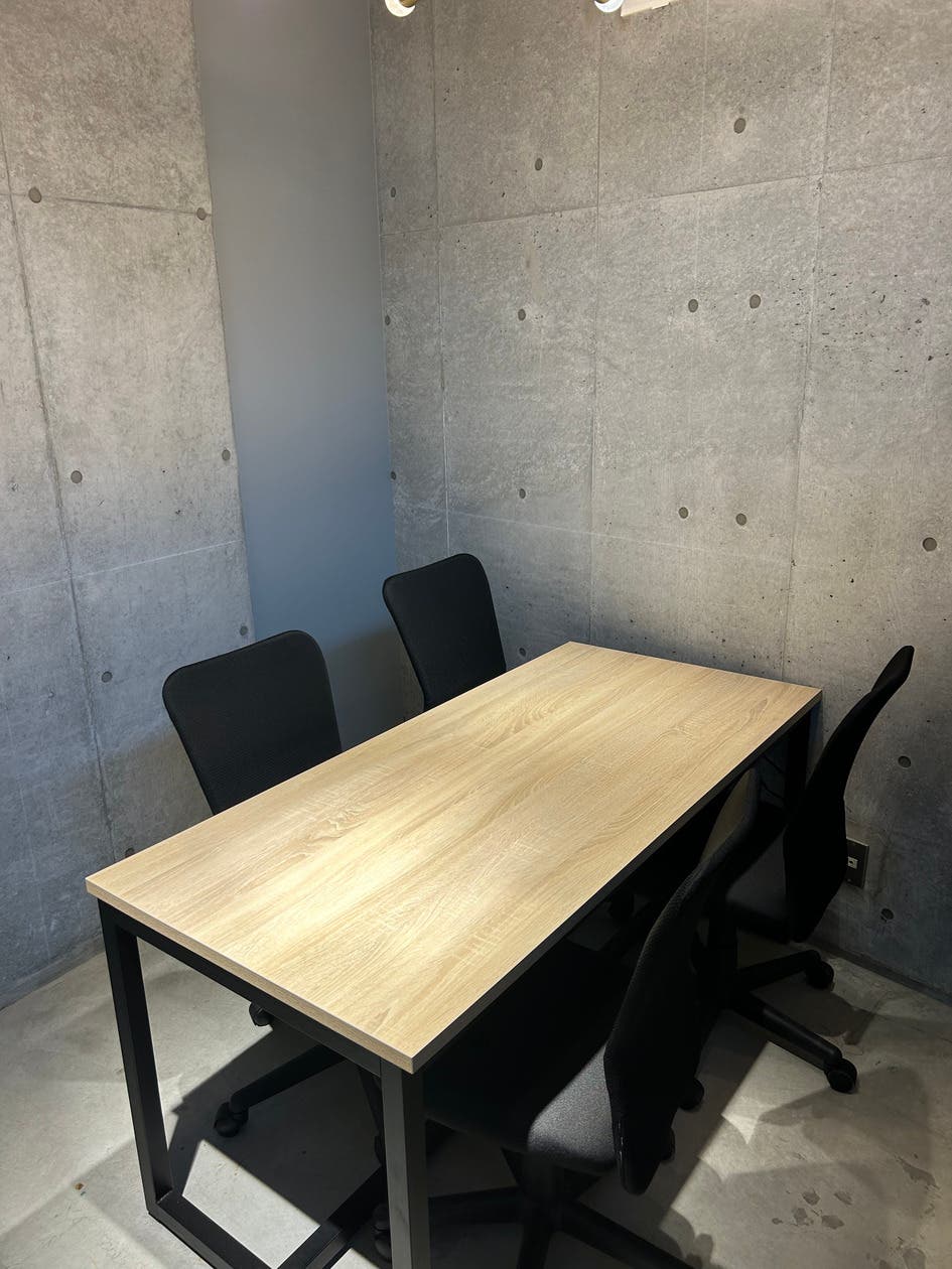 【¥980/1h！矢野口駅より徒歩1分！】4名会議室（完全個室ではありません）の写真1