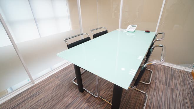 <英進館天神本館3号館レンタルスペース201>2名収容面談室💺会議/打ち合わせ/商談/面談/面接の写真1