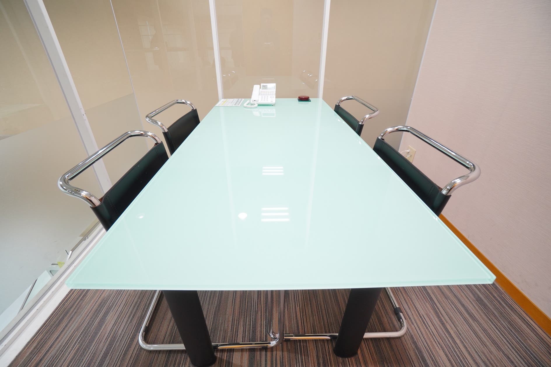 ＜英進館天神本館3号館レンタルスペース202＞2名収容面談室💺会議/打ち合わせ/商談/面談/面接の写真2