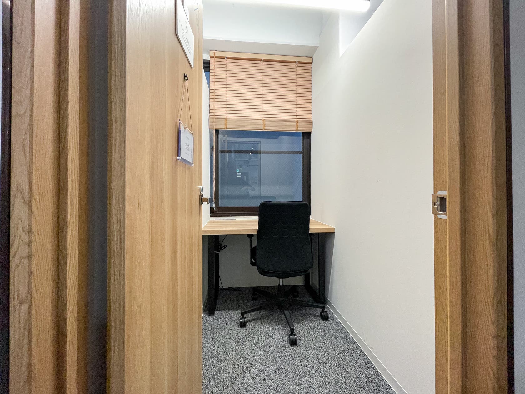 【高田馬場駅徒歩3分】1人用ワークスペース🌼Wi-Fi・吸音仕切 完備🌼✨Web会議/テレワーク/ウェビナー✨ の写真18