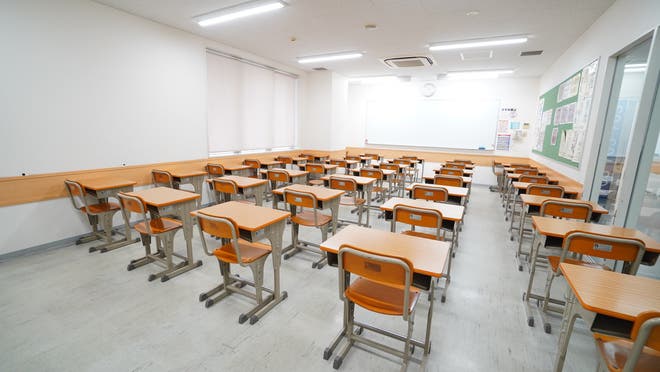 <英進館天神本館3号館レンタルスペース701>35名収容教室💺セミナー/ワークショップ/会議の写真1