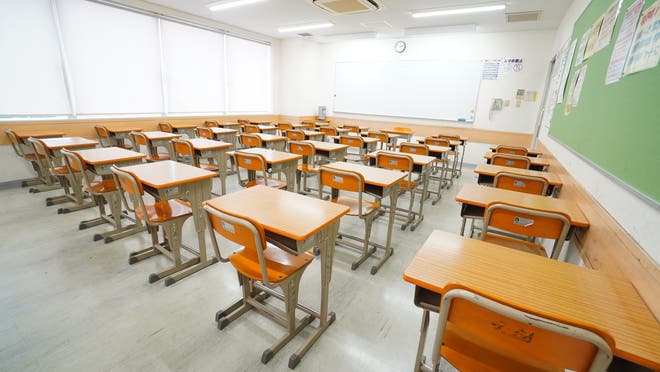 <英進館天神本館3号館レンタルスペース703>35名収容教室💺セミナー/ワークショップ/会議の写真1