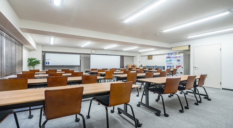 【ROOMs第2会議室 903】八丁堀駅3分｜会議・研修・セミナー向け｜ベッド最大8台設置可｜最大44名着席可