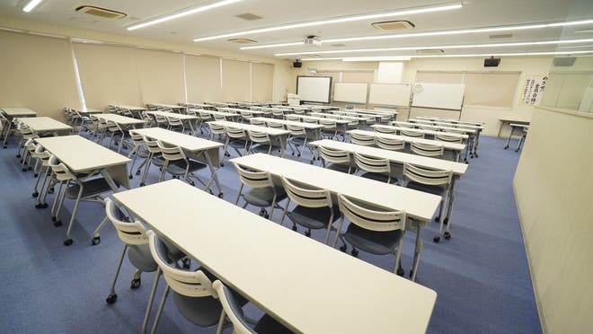 <英進館天神本館3号館レンタルスペース8階会議室>108名収容面談室💺セミナー/講演会/説明会/会議の写真1