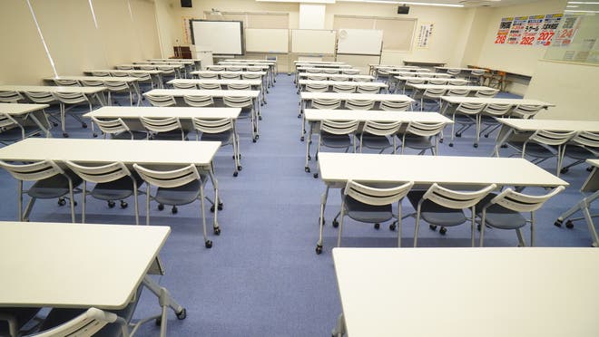 <英進館天神本館3号館レンタルスペース8階会議室>108名収容面談室💺セミナー/講演会/説明会/会議の写真3