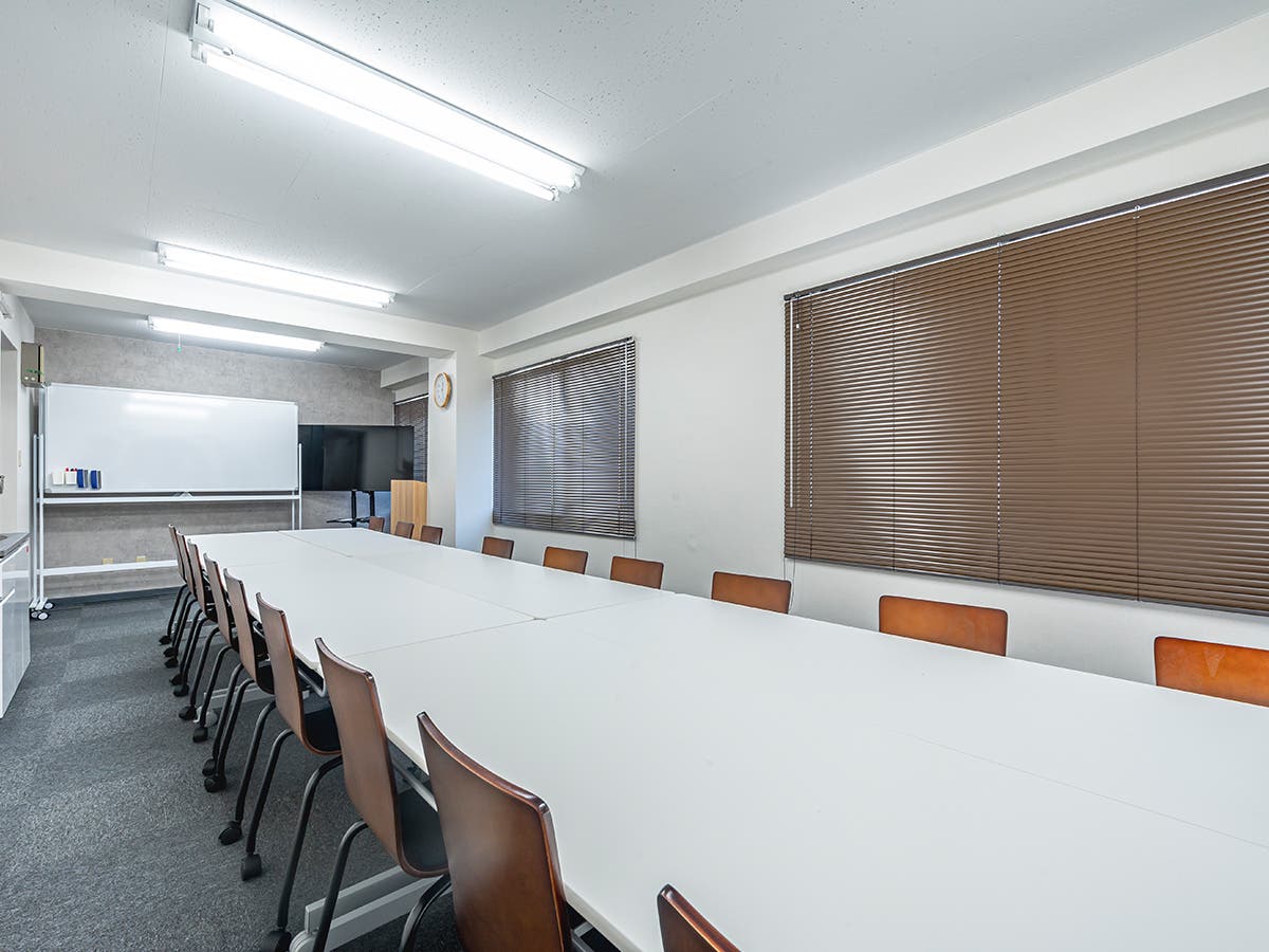  【ROOMs第1会議室】神田駅 東口1分 最大18名/光回線/施術ベット3台/会議/ボドゲ/セミナー/研修/撮影【安い・綺麗】の写真4