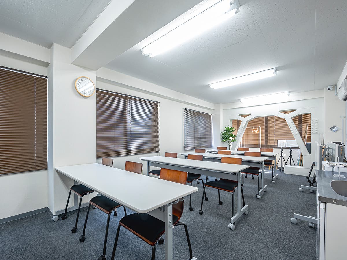  【ROOMs第1会議室】神田駅 東口1分 最大18名/光回線/施術ベット3台/会議/ボドゲ/セミナー/研修/撮影【安い・綺麗】の写真2