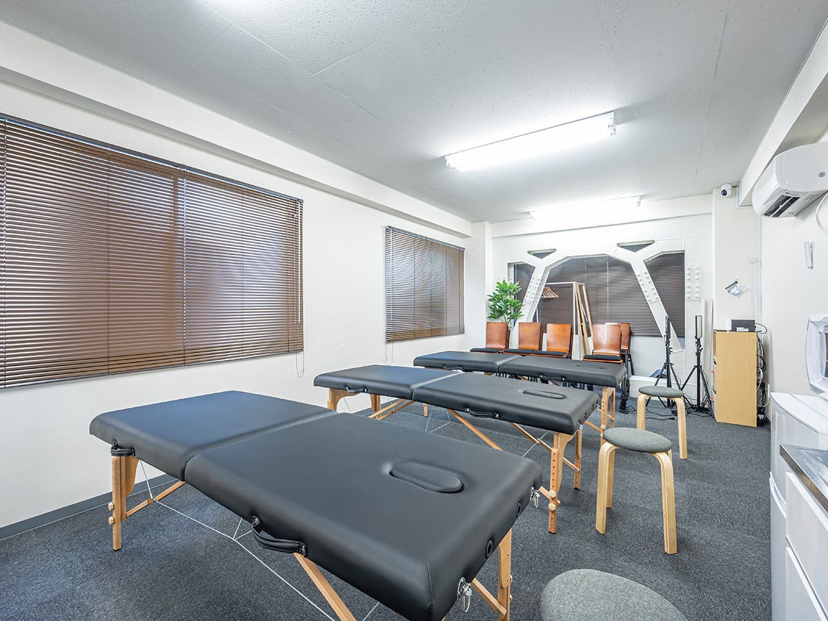  【ROOMs第1会議室】神田駅 東口1分 最大18名/光回線/施術ベット3台/会議/ボドゲ/セミナー/研修/撮影【安い・綺麗】の写真3