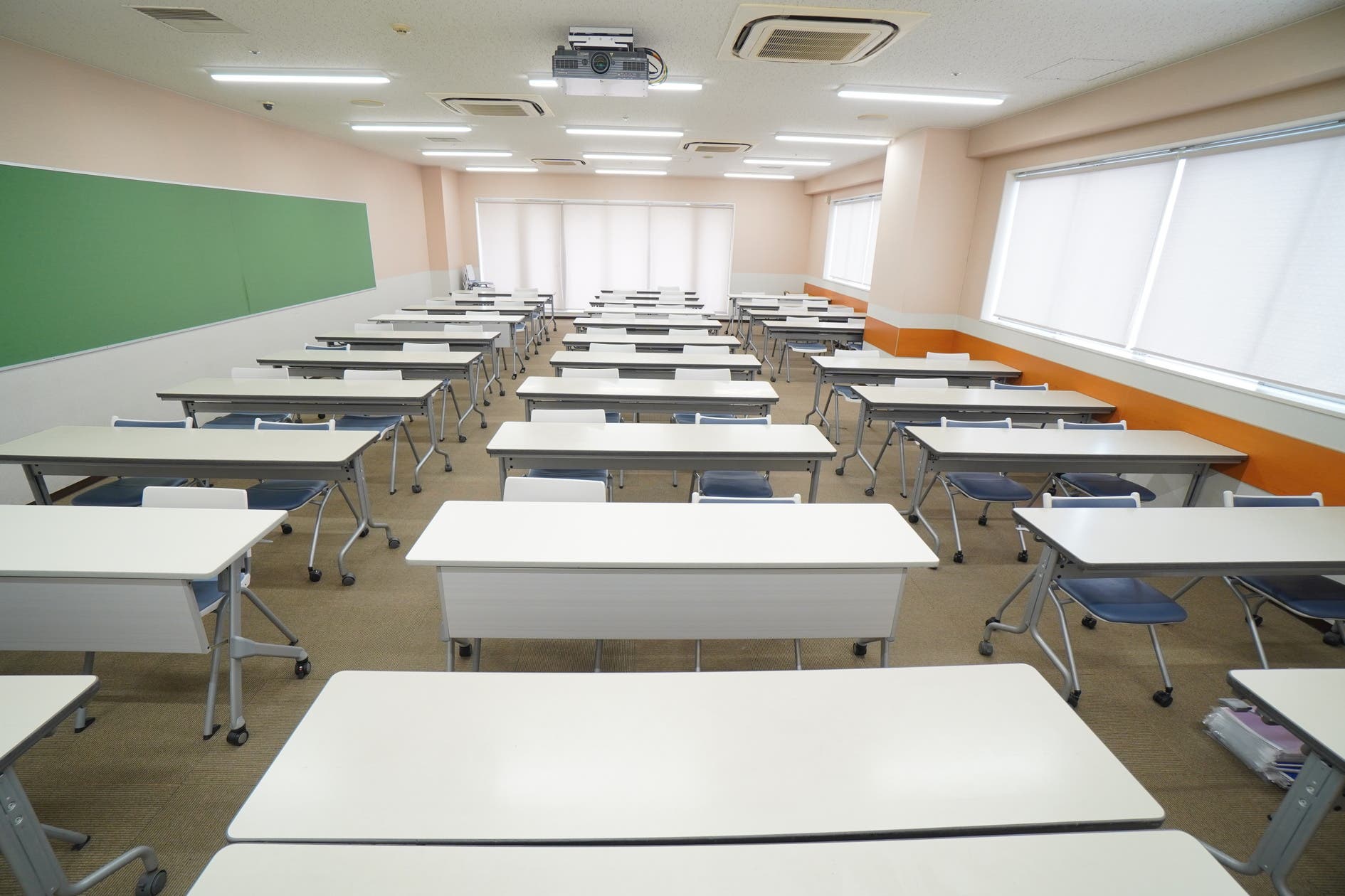 ＜英進館天神本館3号館レンタルスペース9階会議室＞50名収容面談室💺セミナー/講演会/説明会/会議の写真5