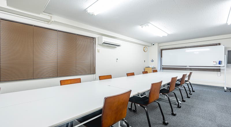 【最大12名】会議・セミナー・研修｜施術ベッド2台｜神田駅東口1分｜光回線LAN