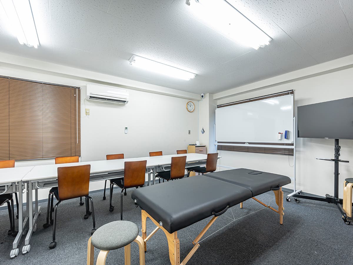 【ROOMs第2会議室】神田駅 東口1分 最大12名/施術ベット2台/光回線/会議/ボドゲ/セミナー/ボドゲ/撮影【安い・綺麗】の写真4