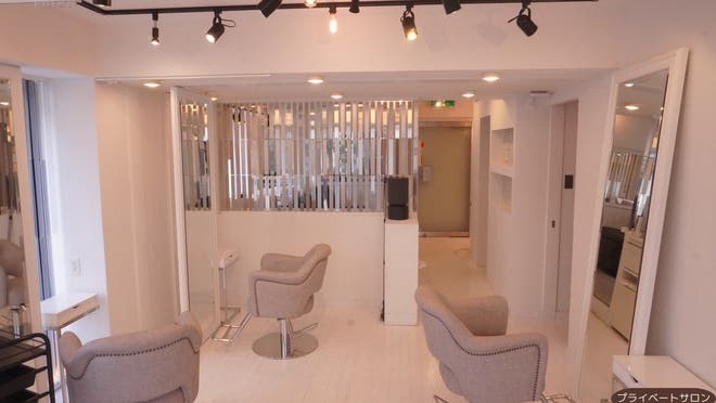 表参道駅徒歩6分/白を基調としたモダンな内装/エステルーム完備/カット5席、シャンプー2席の写真5