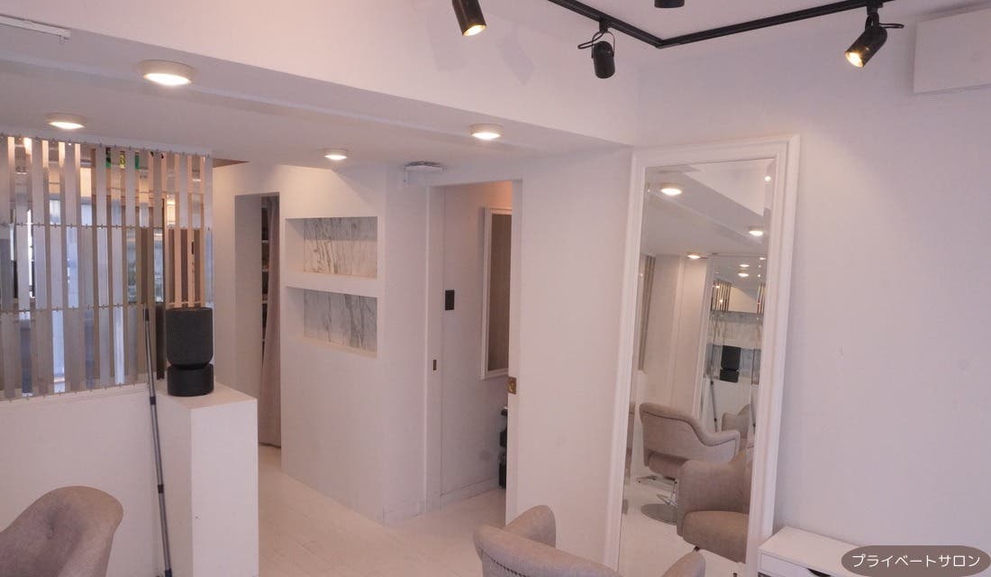 表参道駅徒歩6分/白を基調としたモダンな内装/エステルーム完備/カット5席、シャンプー2席の写真6