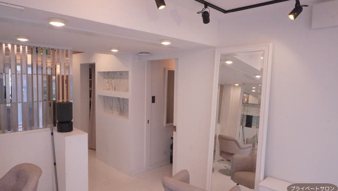 表参道駅徒歩6分/白を基調としたモダンな内装/エステルーム完備/カット5席、シャンプー2席の写真6