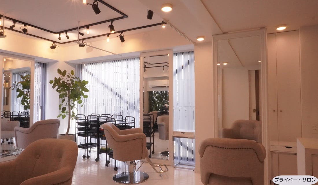 表参道駅徒歩6分/白を基調としたモダンな内装/エステルーム完備/カット5席、シャンプー2席の写真7