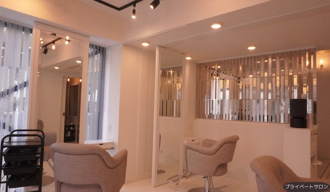 表参道駅徒歩6分/白を基調としたモダンな内装/エステルーム完備/カット5席、シャンプー2席の写真8