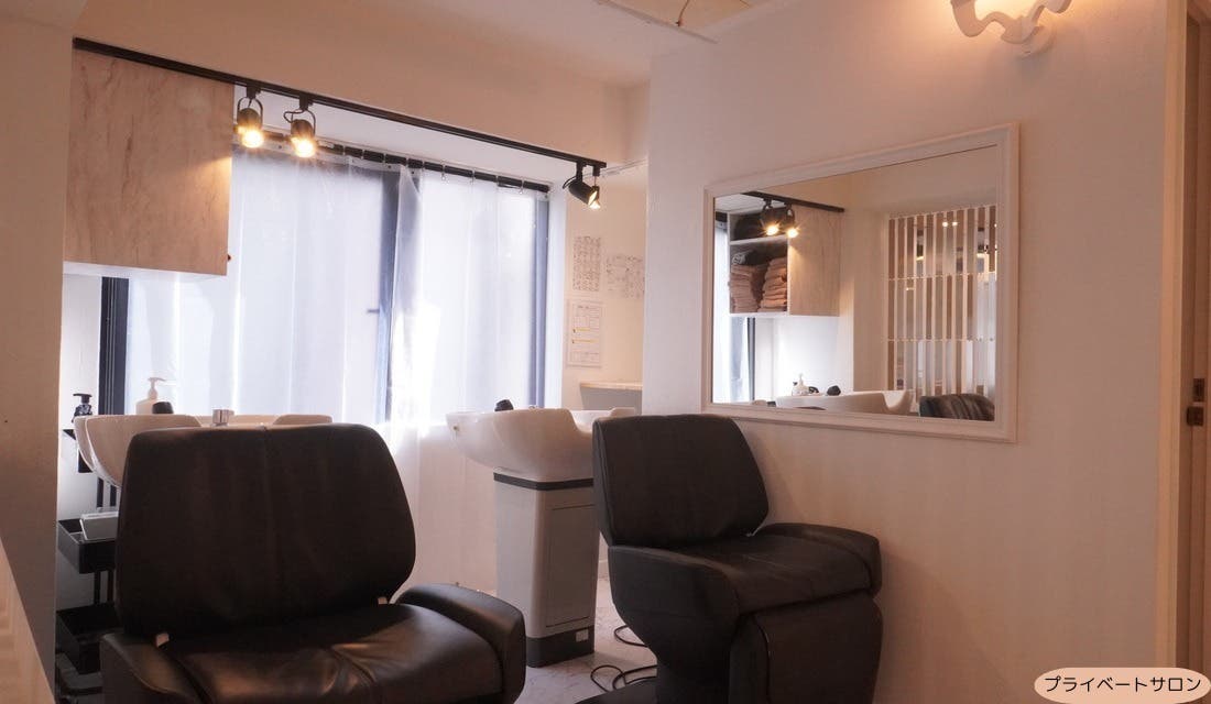 表参道駅徒歩6分/白を基調としたモダンな内装/エステルーム完備/カット5席、シャンプー2席の写真9