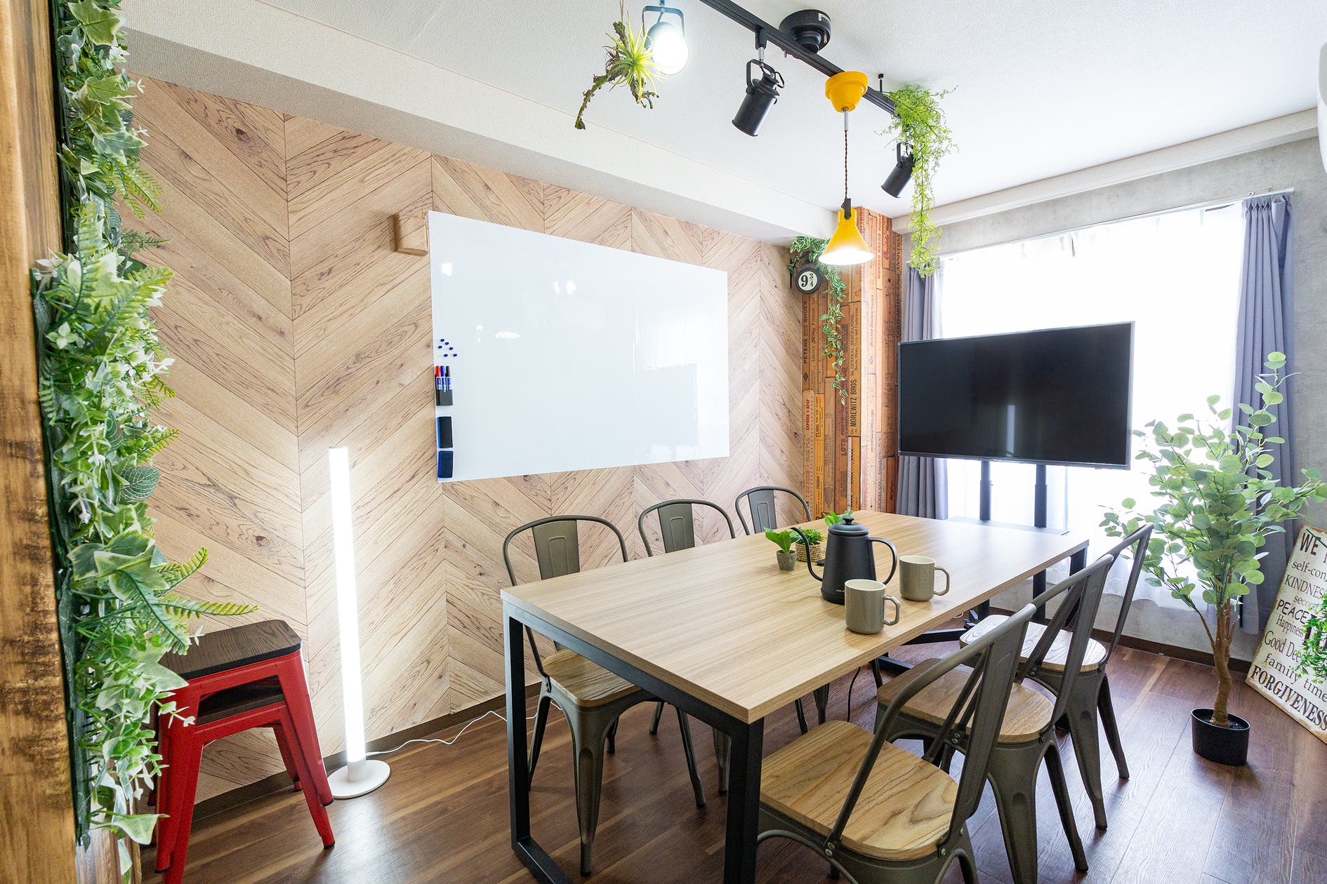 桜木町駅1分🚶高速光回線⚡最上階10階・角部屋の静かな個室｜緑豊かなカフェ風インテリア｜会議・自習・作業に最適な多目的スペースの写真24