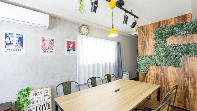 桜木町駅1分🚶高速光回線⚡最上階10階・角部屋の静かな個室|緑豊かなカフェ風インテリア|会議・自習・作業に最適な多目的スペースの写真2