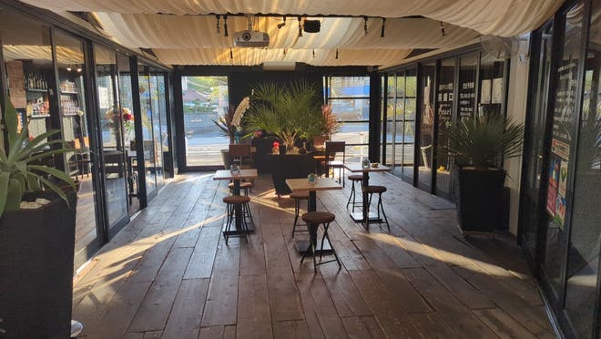 南国植物とウッドデッキで雰囲気の良いChill空間の写真1