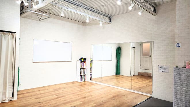 都島駅徒歩2分 12畳 ママ会 会議 セミナー開催 マルシェイベント ヨガ ダンス Wifi完備 冷暖房の写真1