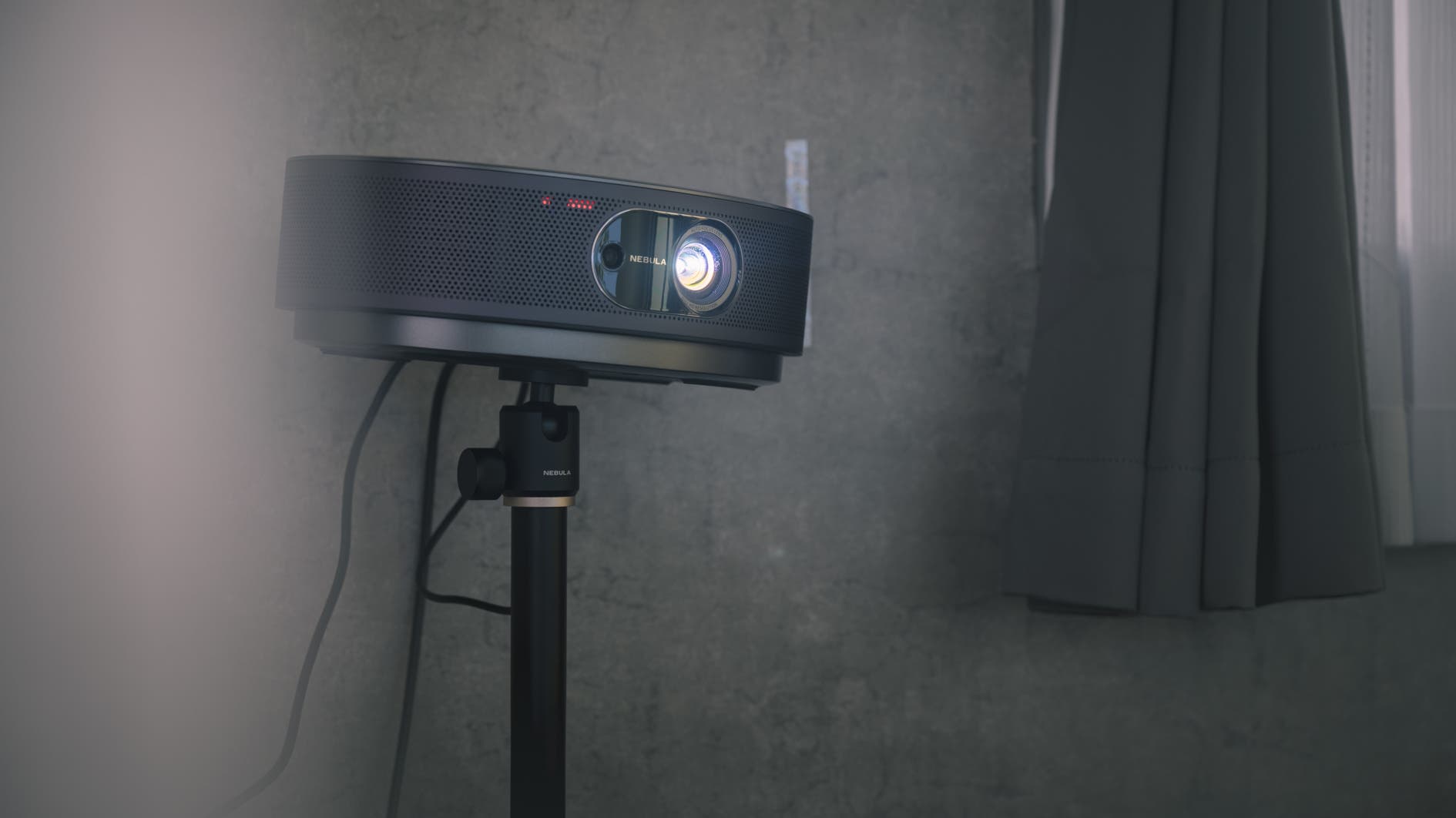 📹プロジェクター（Anker Nebula (ネビュラ) Cosmos）の画像1