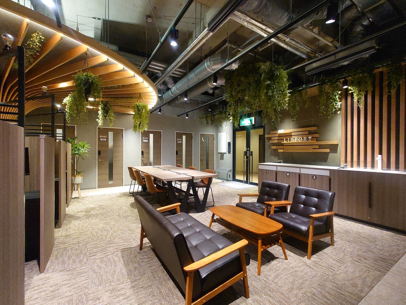 【¥4,400/1h！新横浜駅】8名会議室の写真4