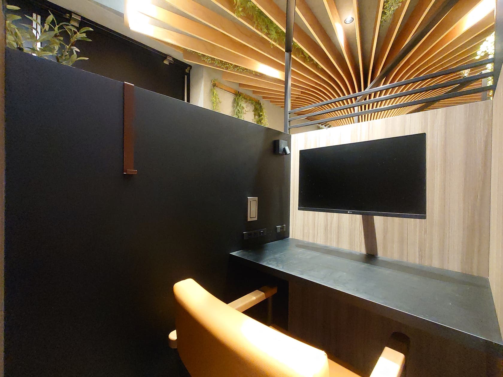 【¥4,400/1h！新横浜駅】8名会議室の写真6