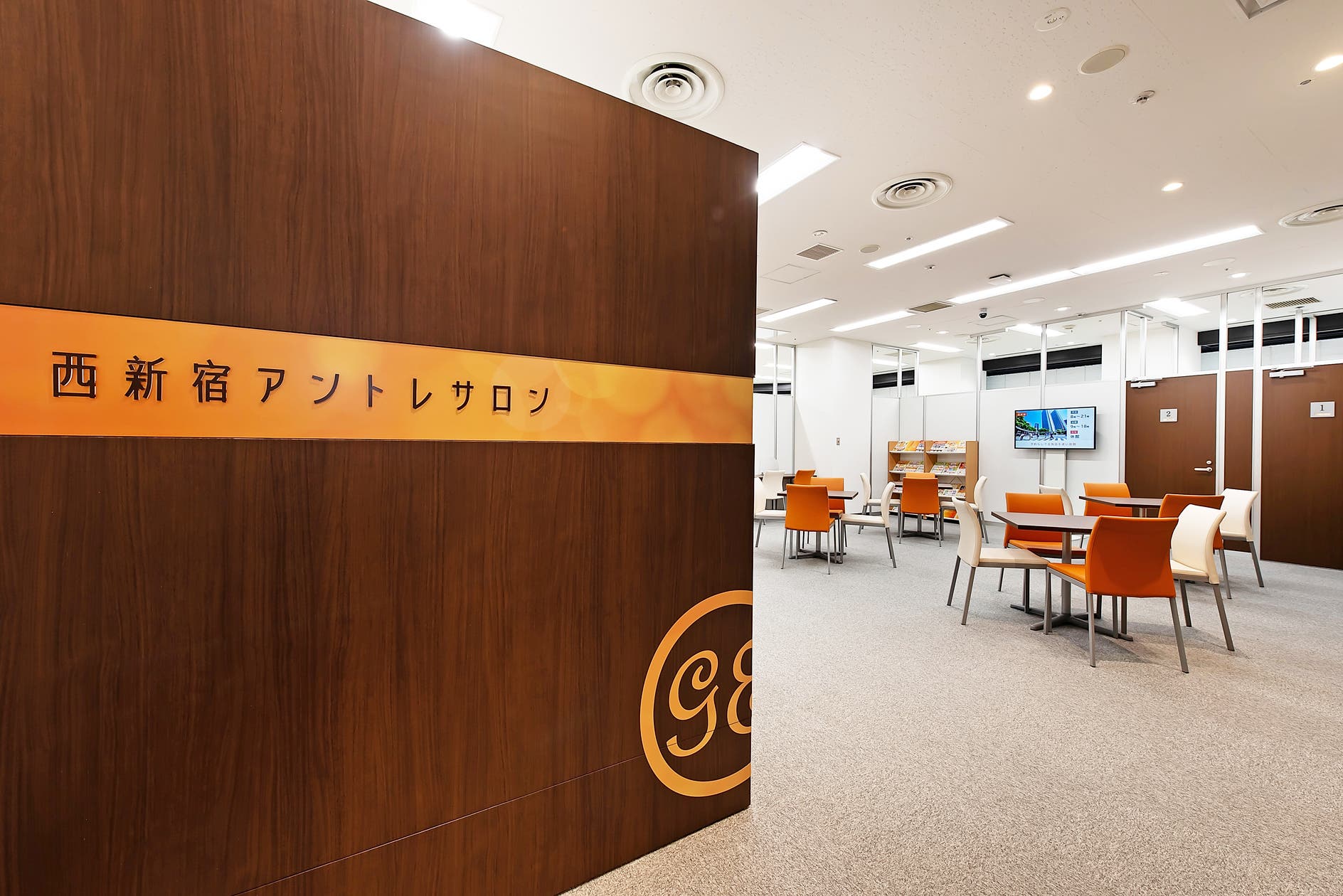 ⭐️【4名会議室】西新宿駅から徒歩30秒⭐️スタッフ常駐のため安心してご利用いただけます！✨Wi-Fi有りの写真3