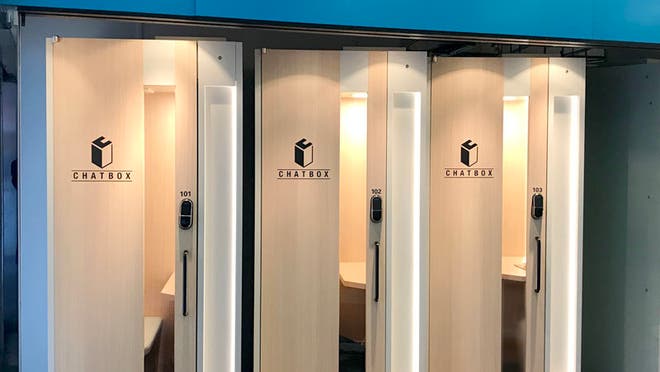 【CHATBOXプラザ荻窪】101(一人用ワークブース) Web会議・通話に最適/無料WiFi/電源ありの写真1