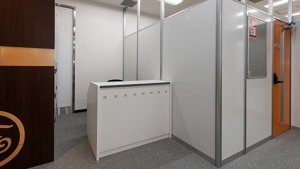 ⭐️【4名会議室】西新宿駅から徒歩30秒⭐️スタッフ常駐のため安心してご利用いただけます!✨Wi-Fi有りの写真4