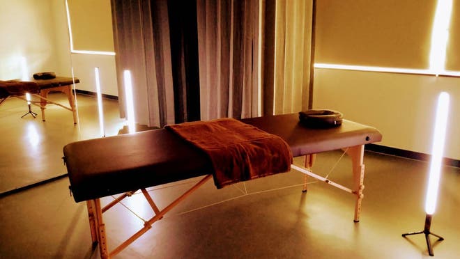 【駅近1分】🎉New Open✨特別価格🌈最大22%OFF🌈一面鏡張りの広々サロン💎整体・エステ・ネイルに💕の写真1