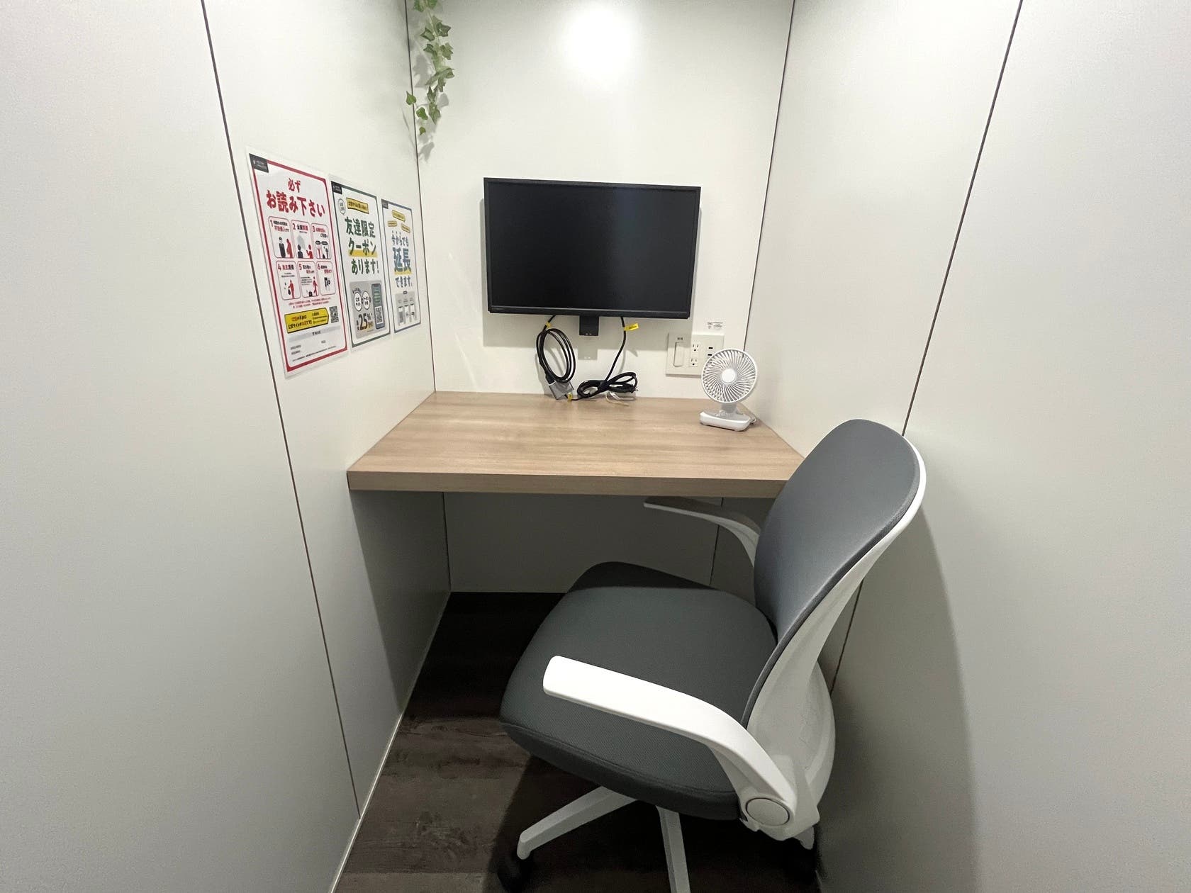 ＜ワークブース天神No.2＞天神駅・赤坂駅徒歩5分！無料Wi-Fi・電源・モニターあり！テレワーク/面接/自習/作業場所の写真2