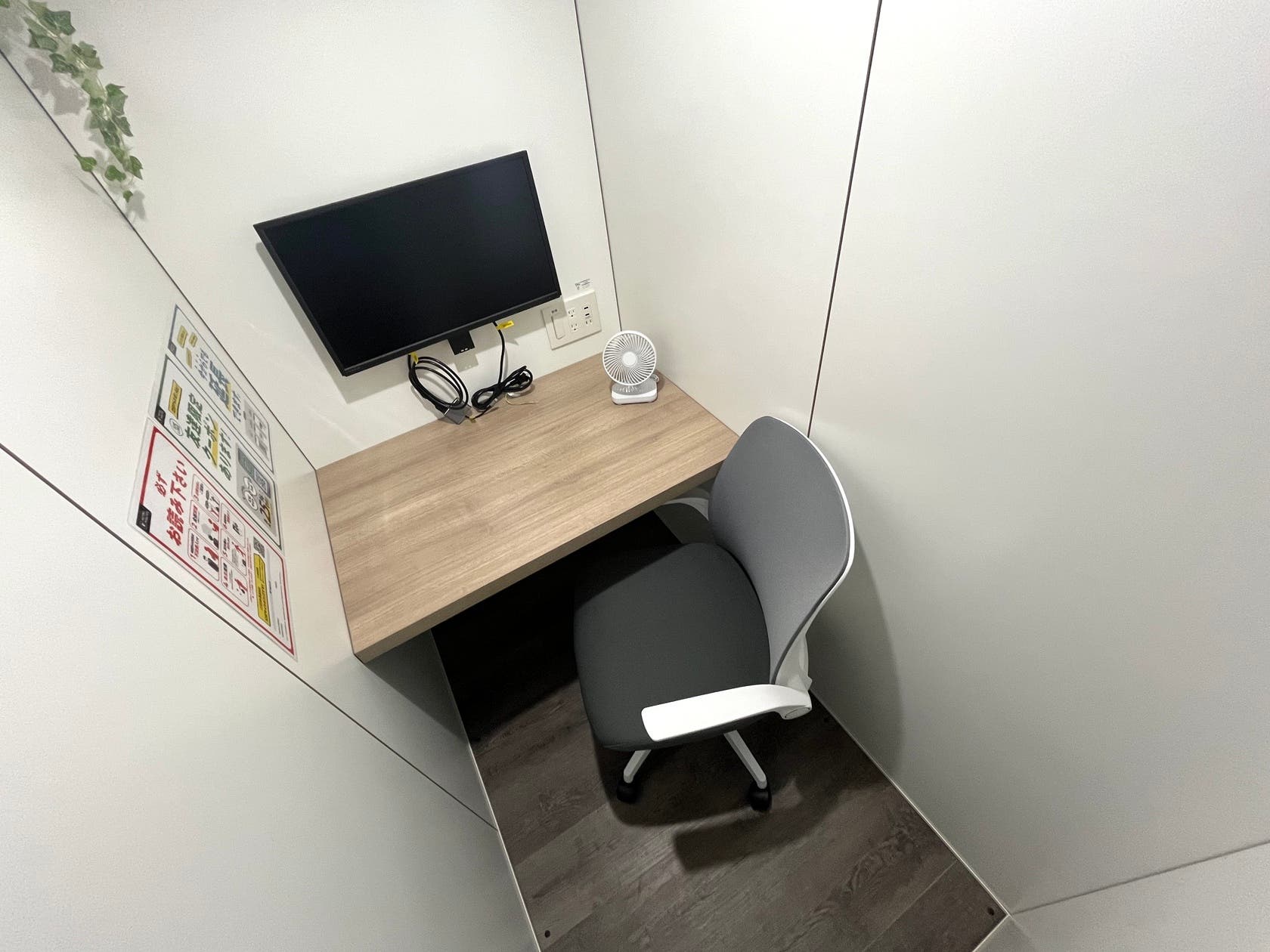 ＜ワークブース天神No.2＞天神駅・赤坂駅徒歩5分！無料Wi-Fi・電源・モニターあり！テレワーク/面接/自習/作業場所の写真4