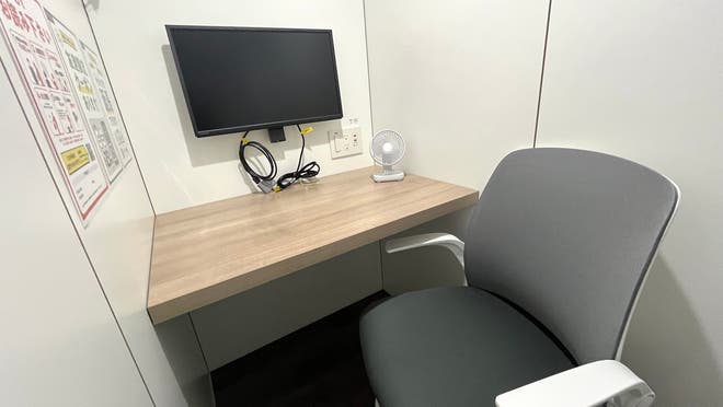 <ワークブース天神No.4>天神駅・赤坂駅徒歩5分!無料Wi-Fi・電源・モニターあり!テレワーク/面接/自習/作業場所の写真1