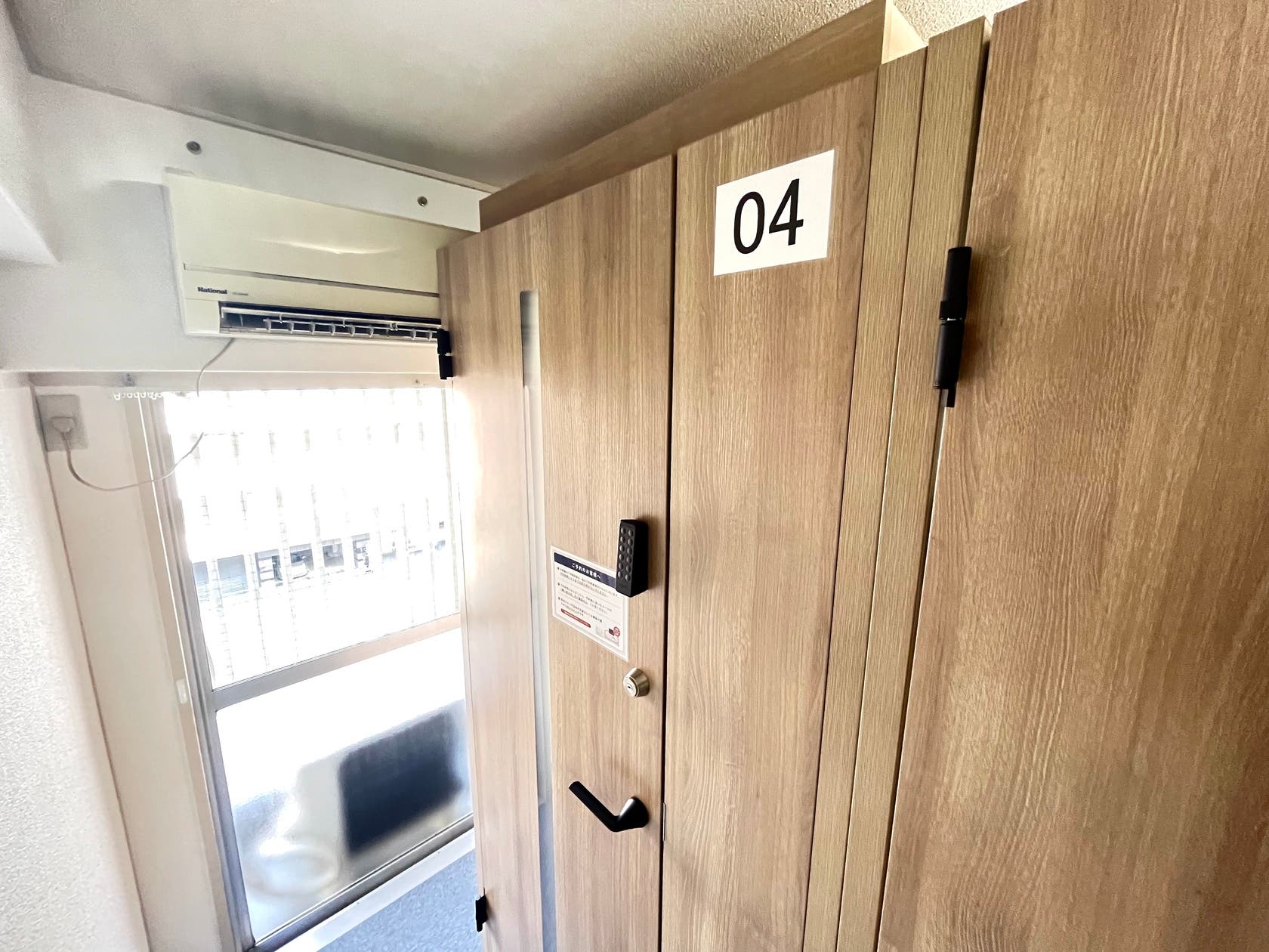 ＜ワークブース天神No.4＞天神駅・赤坂駅徒歩5分！無料Wi-Fi・電源・モニターあり！テレワーク/面接/自習/作業場所の写真5